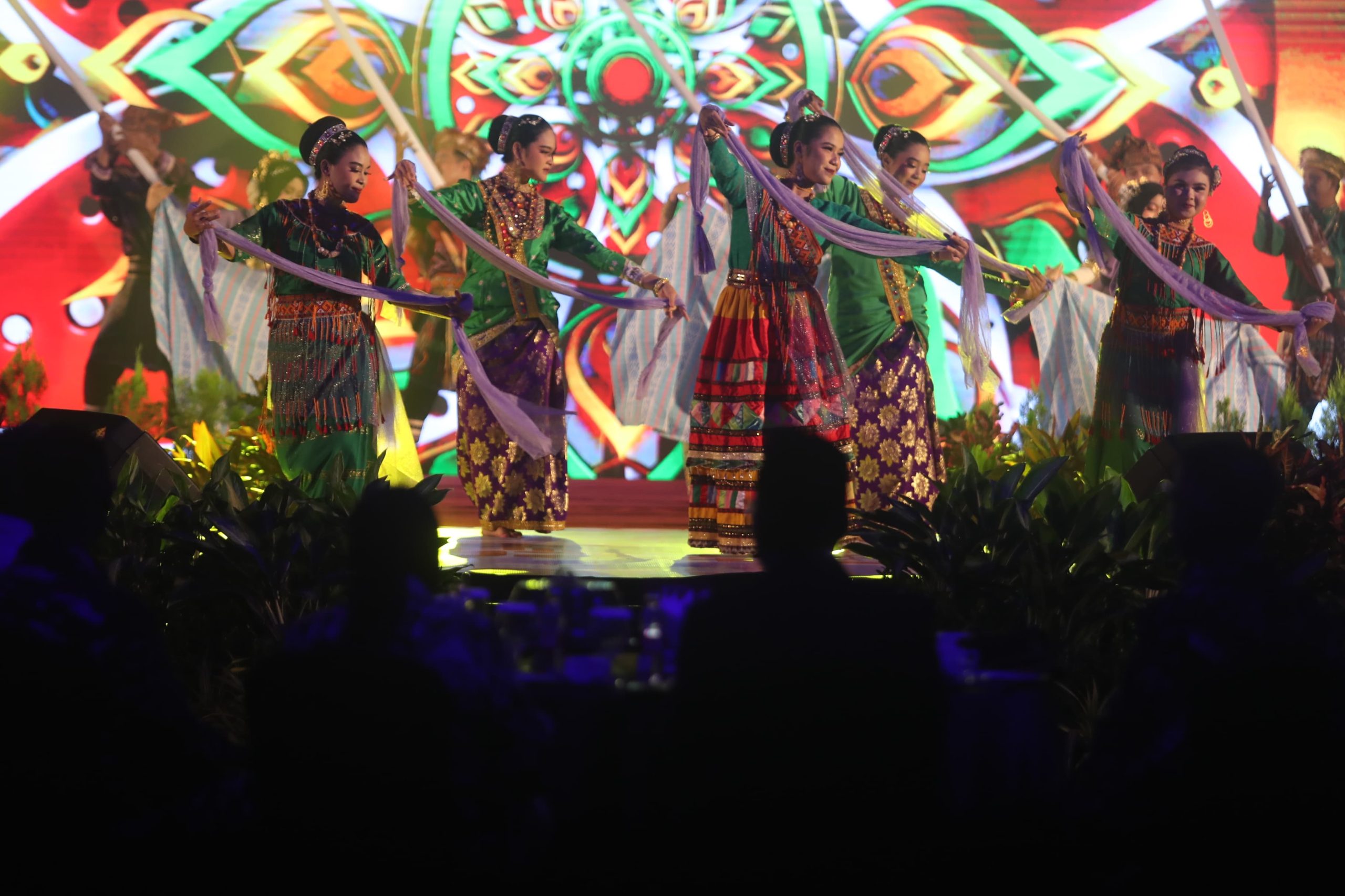 Tari Makkareso Filosofi Semangat Kerja Awali Refleksi Akhir Tahun 2024 ...