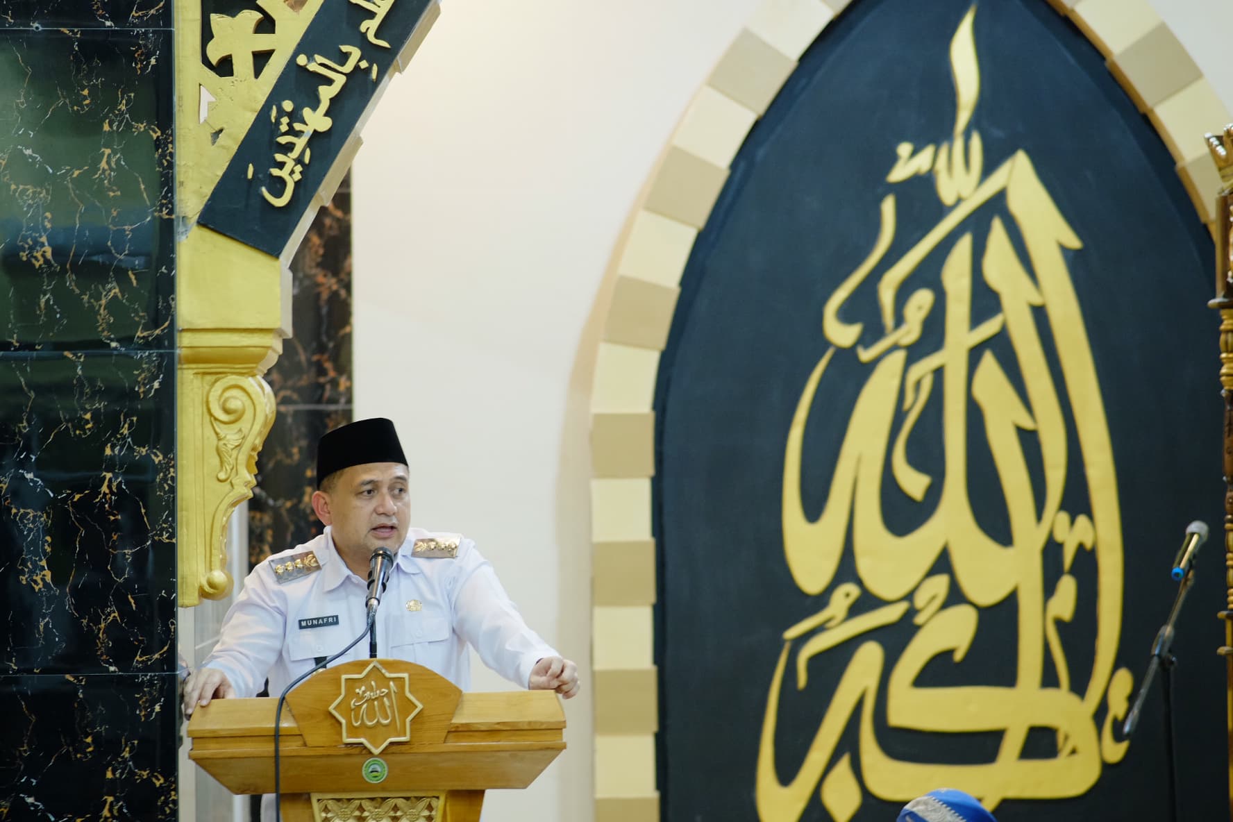 Wali Kota Makassar Silaturahmi dan Shalat Tarawih Bersama Jamaah Masjid ...